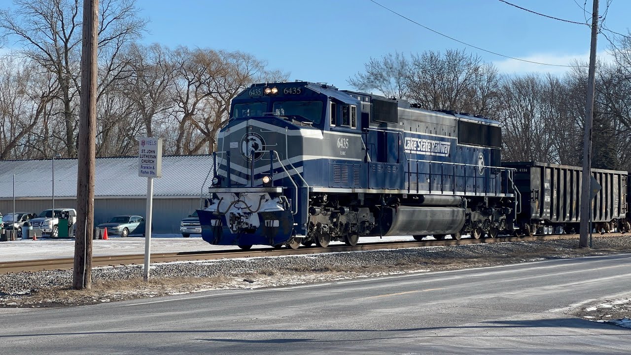 LSRC Z126(Reroute)~LSRC 6435 northbound Zilwalkuee Michigan - YouTube