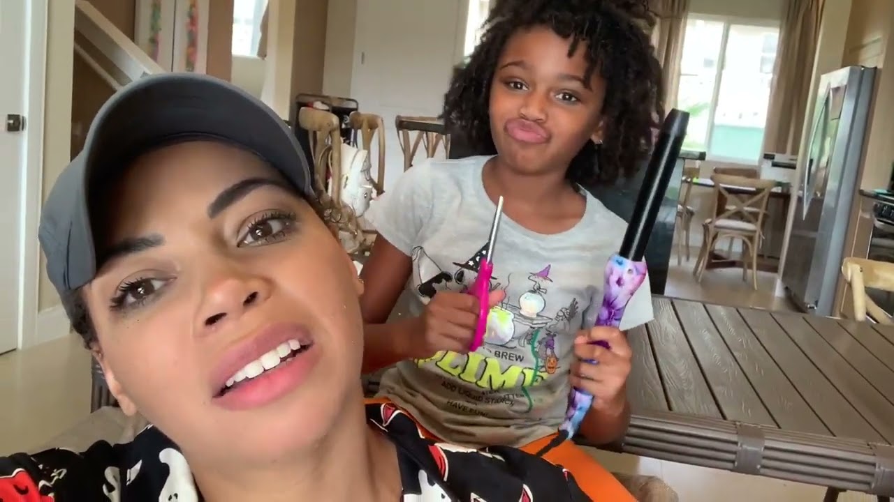 Naiah and Elli Toys Show! Mami CrayCray Tries HILARIOUSLY RELATABLE ...