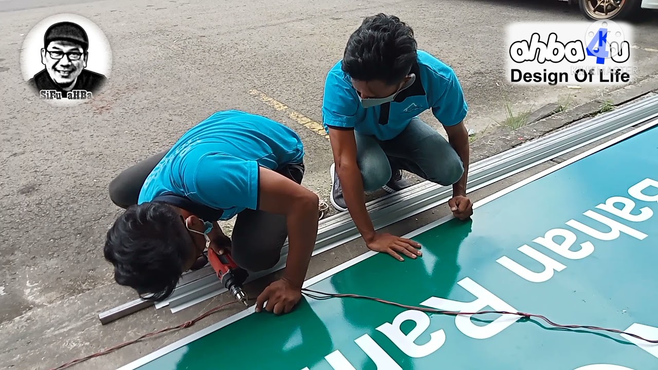 Proses Pembuatan dan Pemasangan Signboard Statik - YouTube