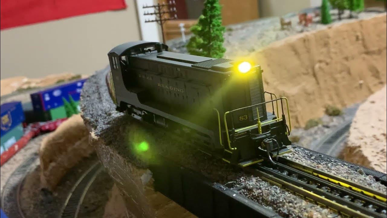 HO Scale Bowser Baldwin VO-1000 DCC Sound Diesel Locomotive Switcher READING new - YouTube