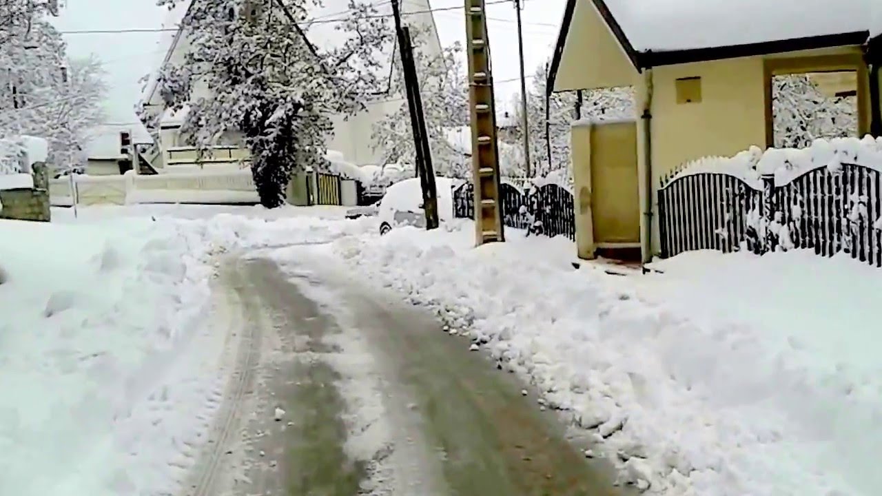 Ifrane sous la neige - YouTube