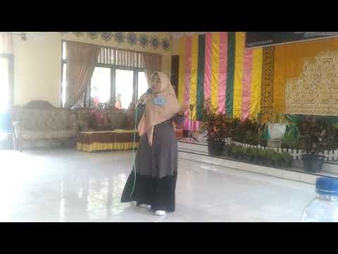 Cut aceh nyanyikan lagu merdu
