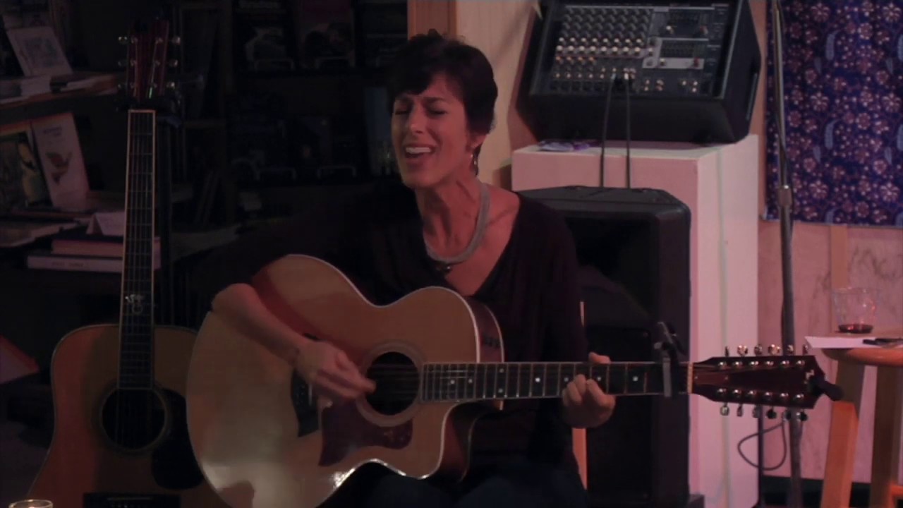 Isabel Taylor at the Joyful Jewell - YouTube