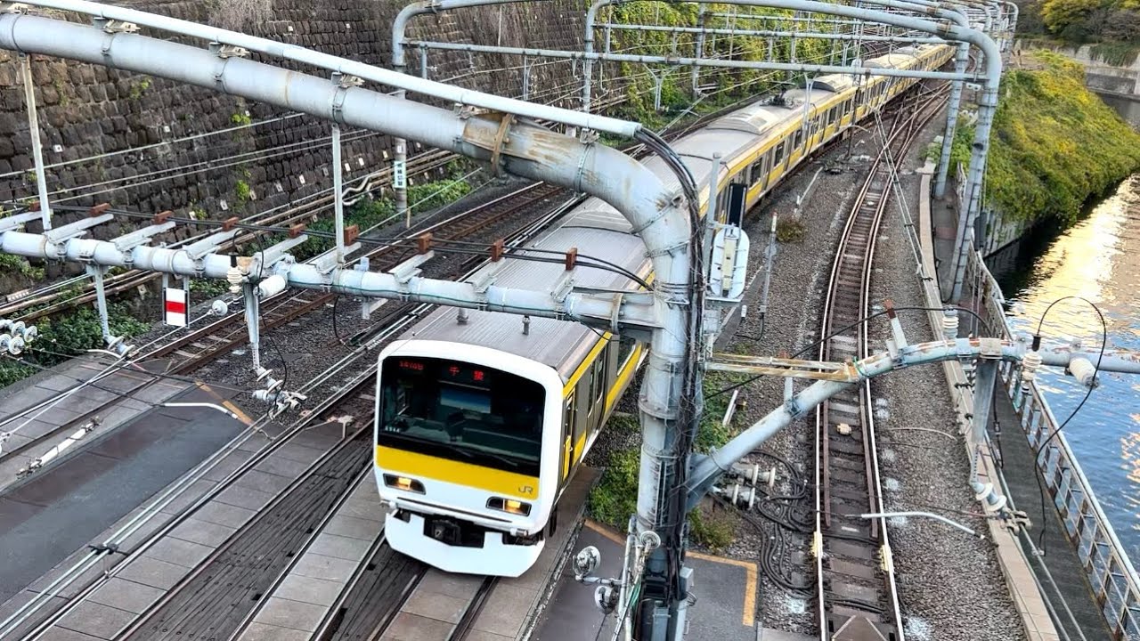 【列車が真下を通過】E353系基本編成 & E231系総武線各駅停車 御茶ノ水駅付近通過 - YouTube