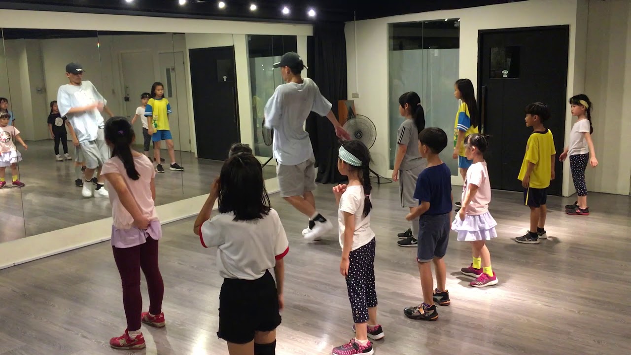 20180511 JR dancing review 12 - YouTube