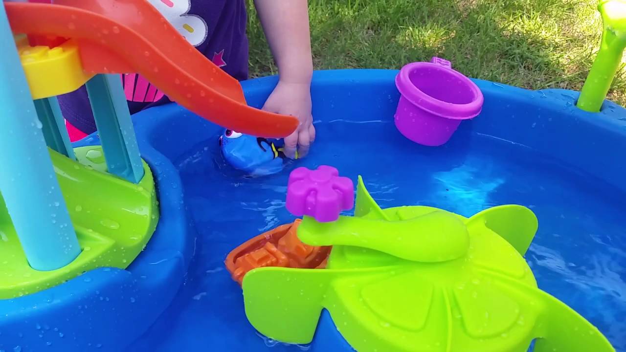 Dory's Birthday Party with Nemo and Hank!! FINDING DORY WATER TABLE TOY ...