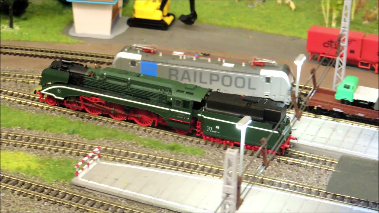 Roco Br 02 mit Esu Locksound 5 - YouTube