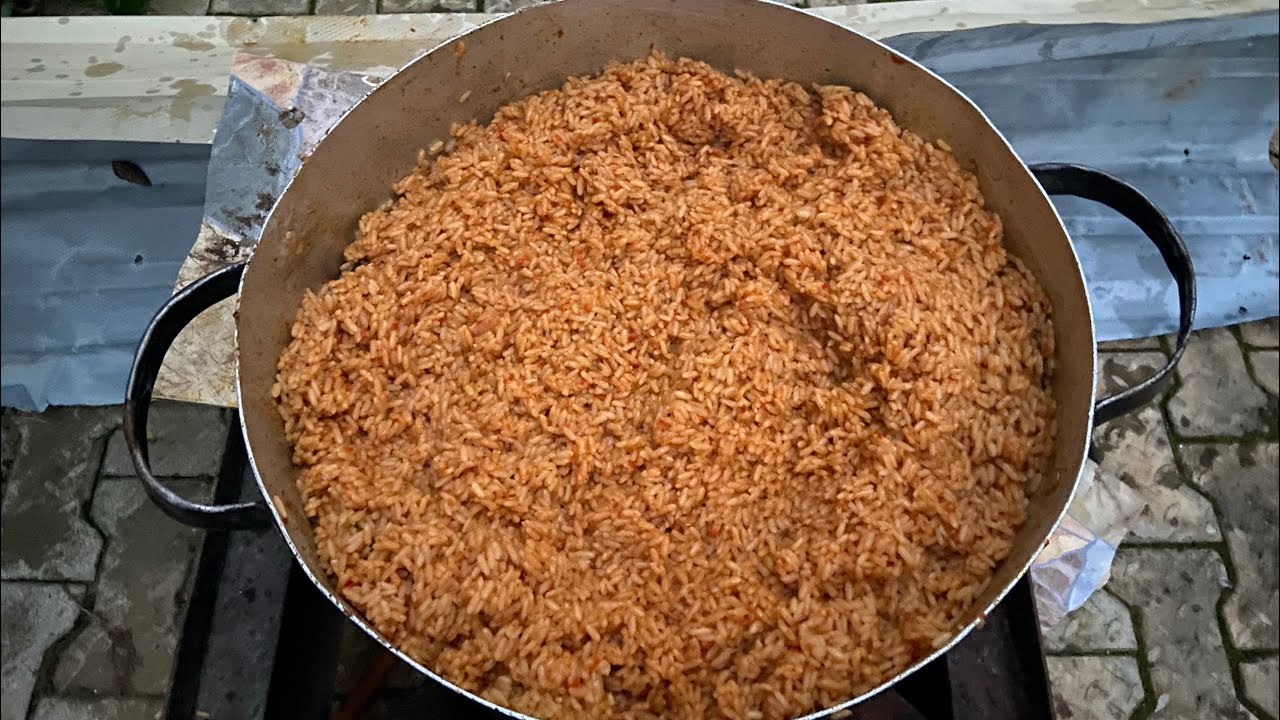 Making Smokey Party Jollof Rice for 25 People/How to Make Smokey Party ...