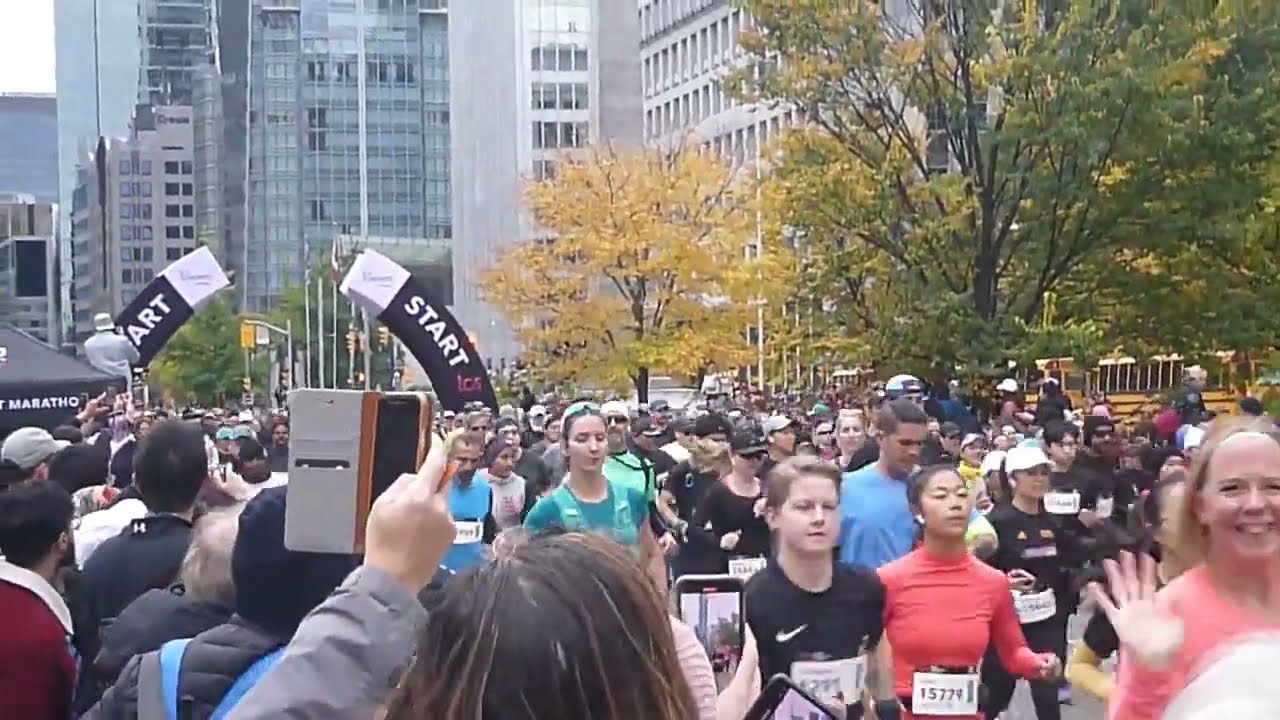 2022 (TCS) TORONTO WATERFRONT MARATHON - YouTube