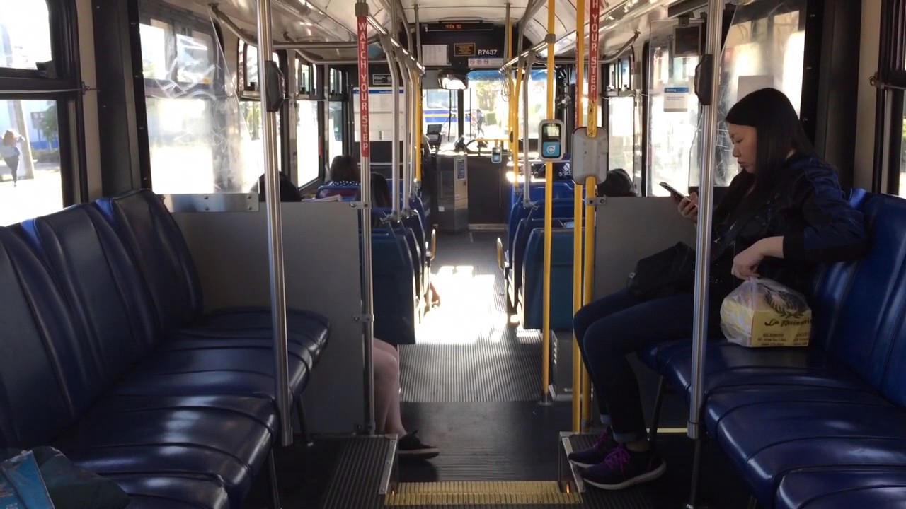 Richmond Translink 2001 New Flyer D40LF R7437 Engine Start - YouTube