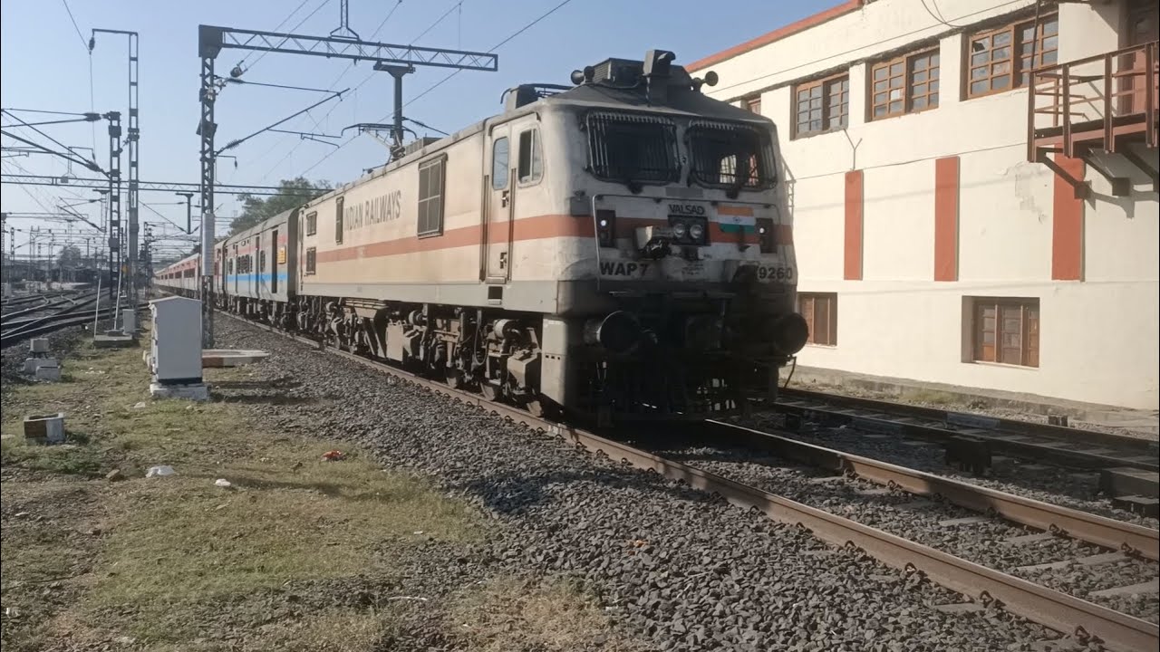 High Speed Skip 22653 Thiruvananthapuram Hazrat Nizamuddin SF Express ...