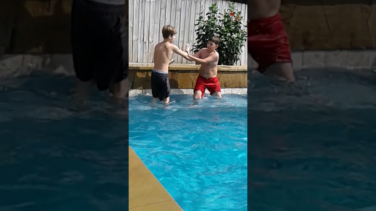 2 kids fight in the pool haha - YouTube