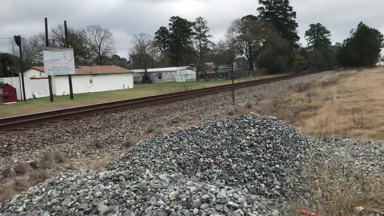 UP 6867 AC44CW Leads Manifest Magnolia,Tx - YouTube
