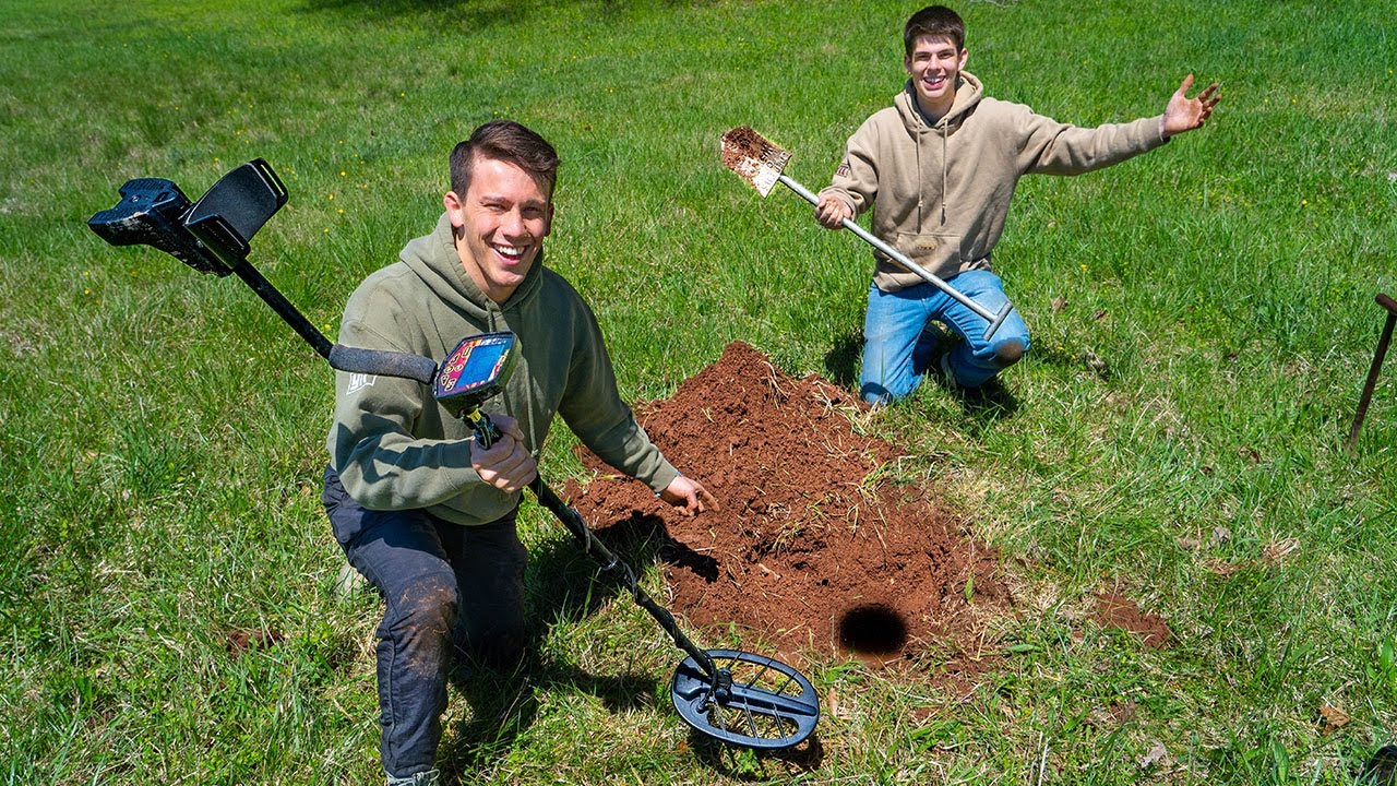 Metal Detecting Civil War Battlefield! (we found something crazy ...