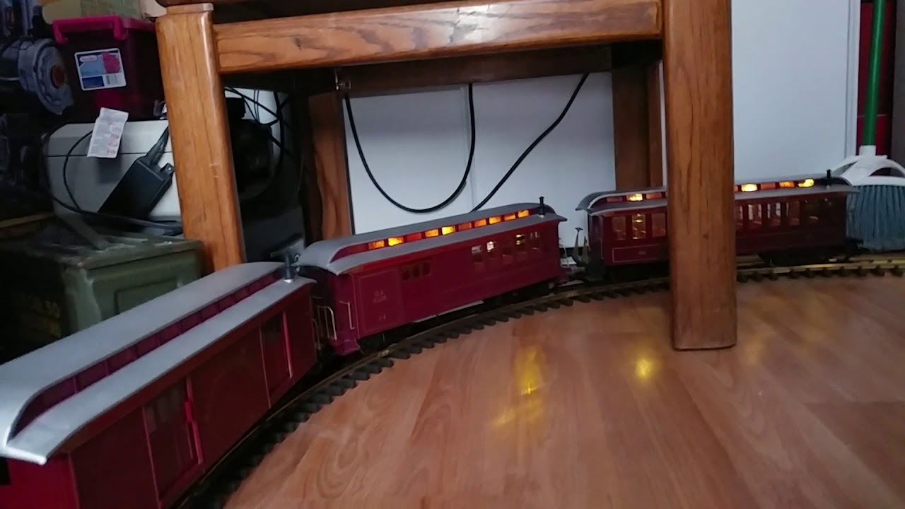 Bachmann Santa Fe G Scale With Track Powered Lighting - YouTube