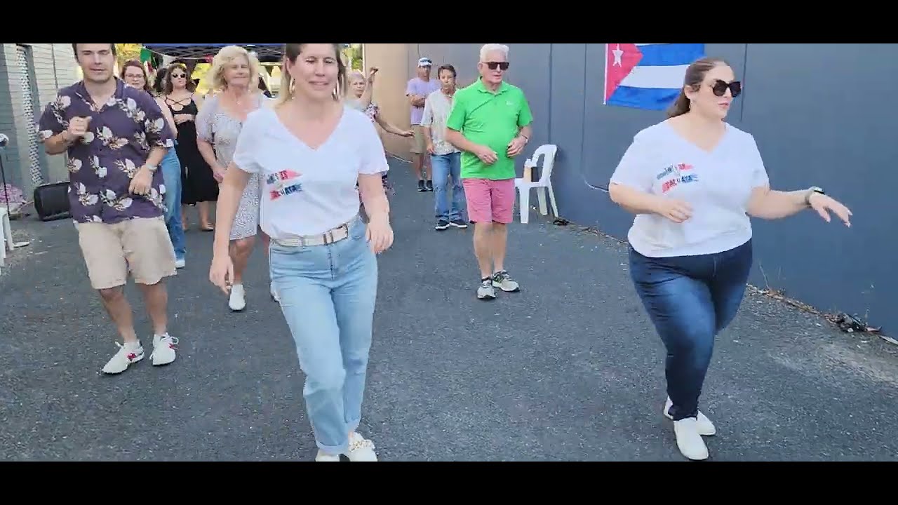 Bachata at Urunga Spring fiesta - YouTube