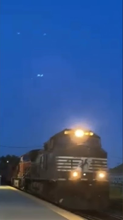 NS Thoroughbred Dash 9 9397 leads WB NS Ethanol In Elkhart Indiana - YouTube