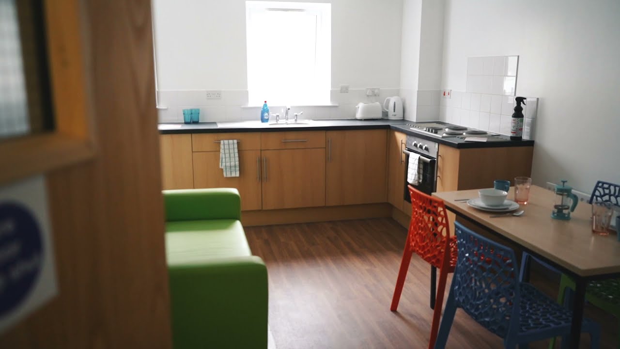 Pobl Student Living: Glyndwr Video Tour - YouTube