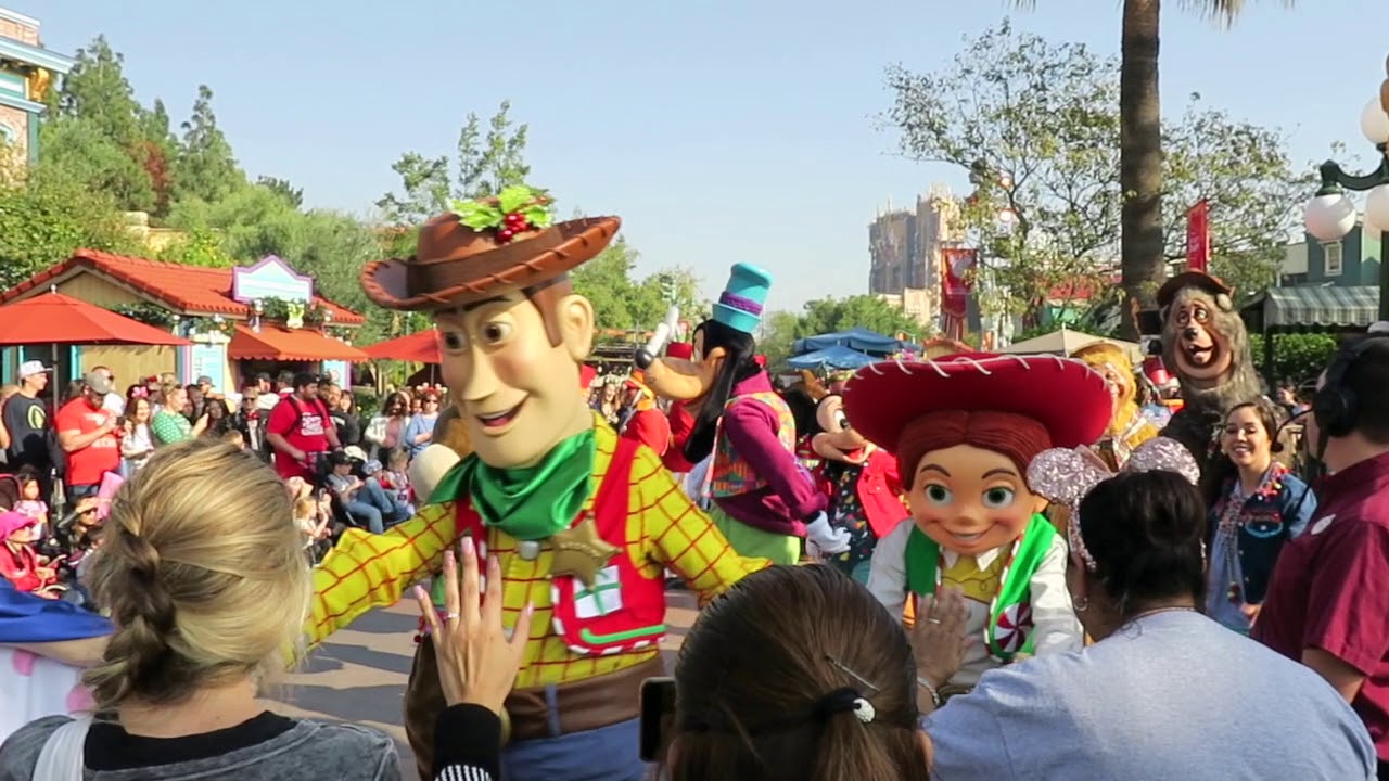[Disneyland] Mickey's Happy Holiday's Parade at Disney California ...