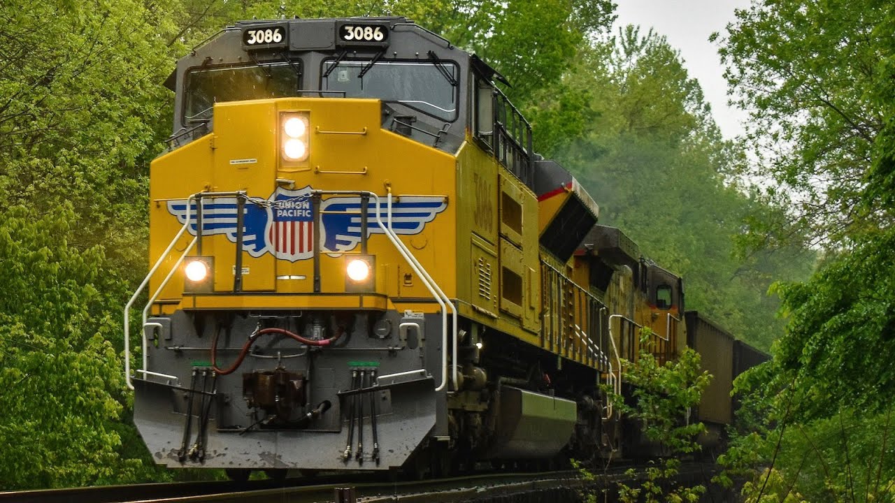 UP 3086 Leading An ETRX Empty On The MNA! 5/13/20 - YouTube