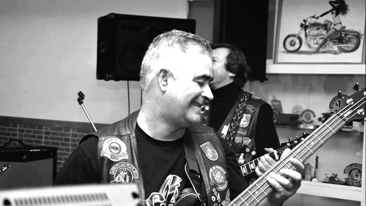 MCB Band Quero te Video Oficial - YouTube