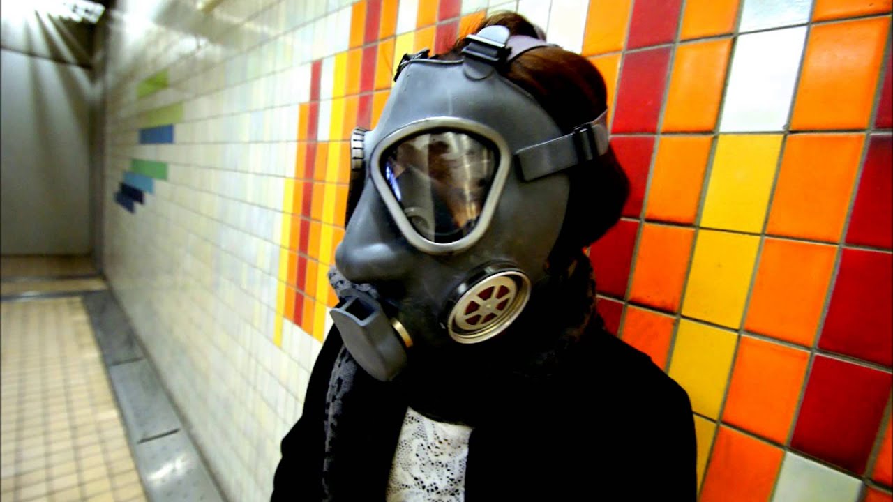 Tokyo Gasmask Girl - YouTube