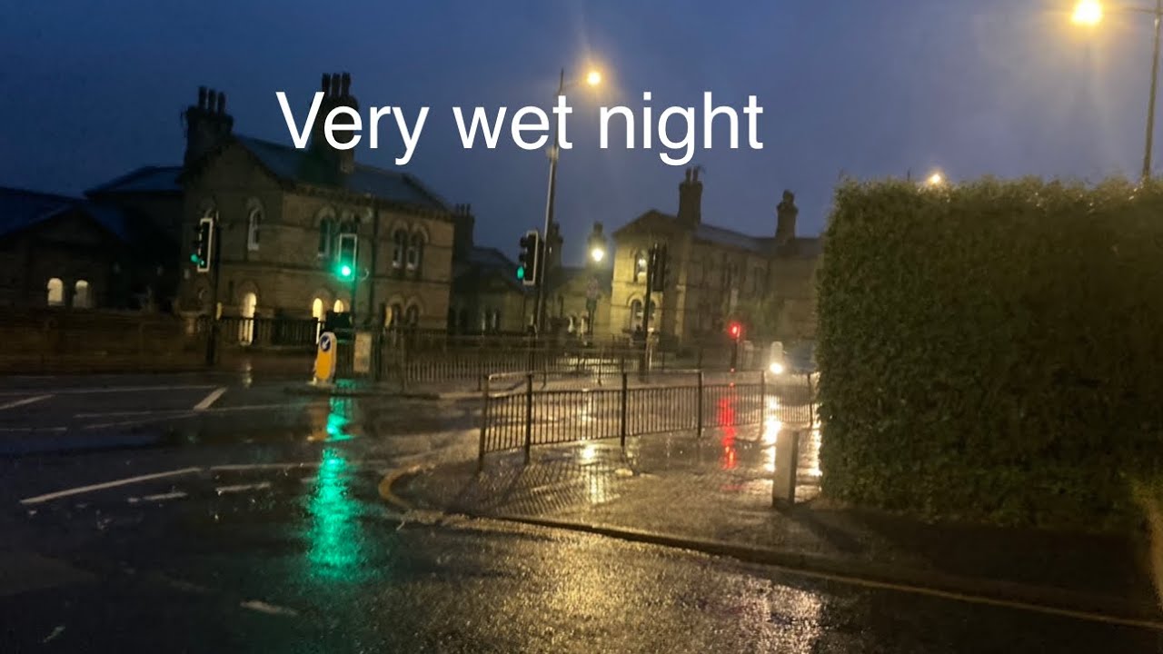 Wet miserable night on the High Street!!! ☔️💧🌧🌦🌂⛈🌈 - YouTube