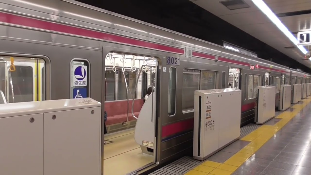 京王線 8000系8721F編成(VVVF機器更新車)到着･発車・5000系5732F編成回送電車通過 国領駅にて 接近メロディー付き - YouTube