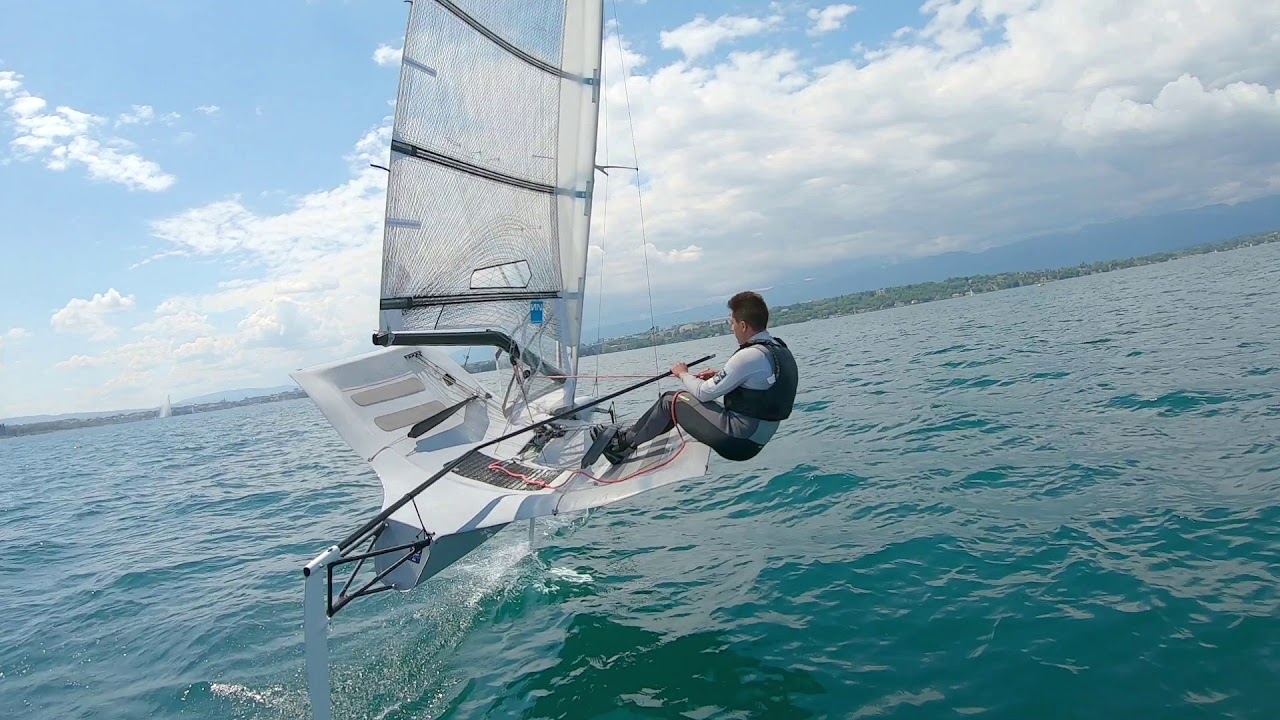 Foiling Boat with MotionPilot Explorer - YouTube