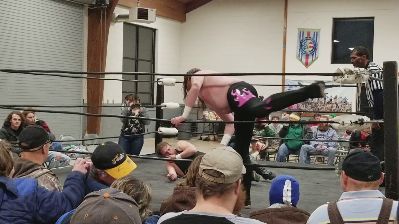 "Delicious" Dallas Troy vs Toby Farley - YouTube