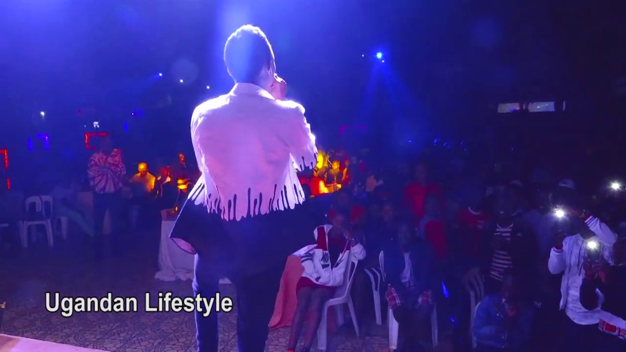 #WESANYUKIRE. Khalifa Aganaga performing live at Darenaz hotel. - YouTube