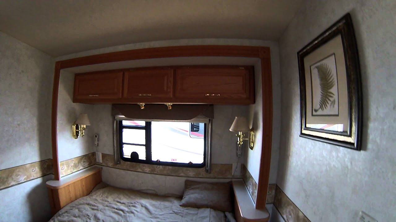 2005 Winnebago Mini Wini 30V - YouTube