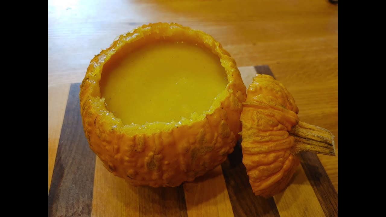 Crème de citrouille dans une citrouille - YouTube