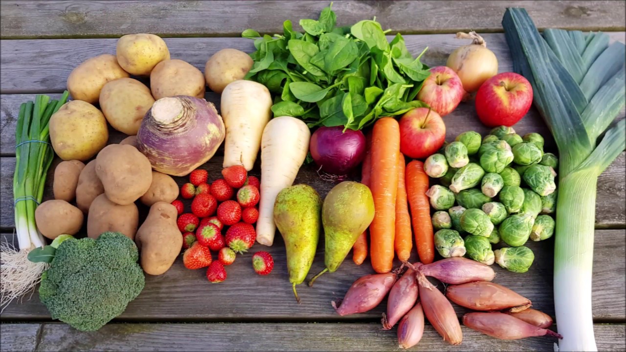 Real Food Box Seasonal Fruit and Veg Boxes 5 .11.18 - YouTube