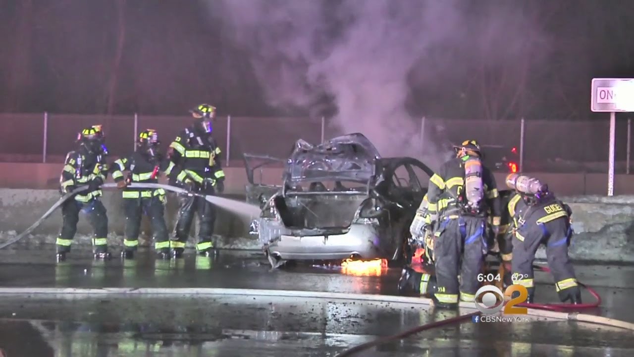 3 Rescued From Fiery Crash - YouTube