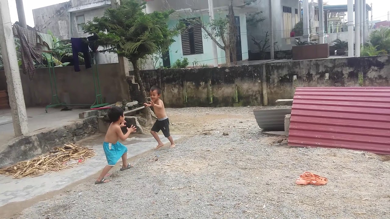 Trẻ trâu cười tụt quần - YouTube