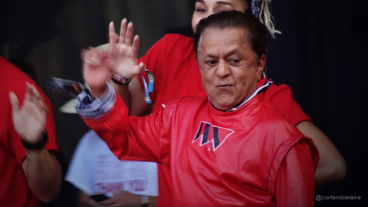 Deep Roy - Oompa Loompa Dance (Lollapalooza, Chile 2018) - YouTube