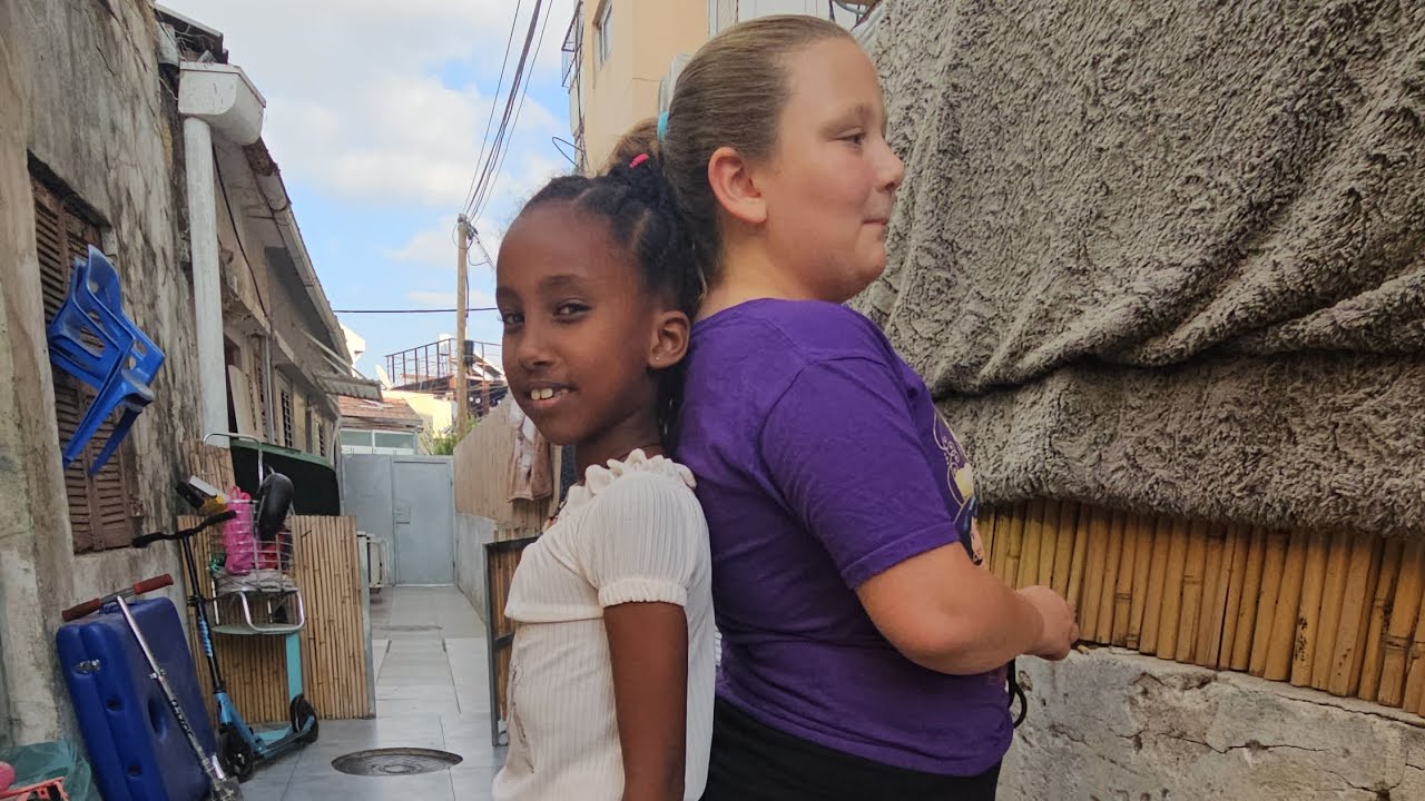 THE TALLEST 8 YEARS OLD GIRL - YouTube