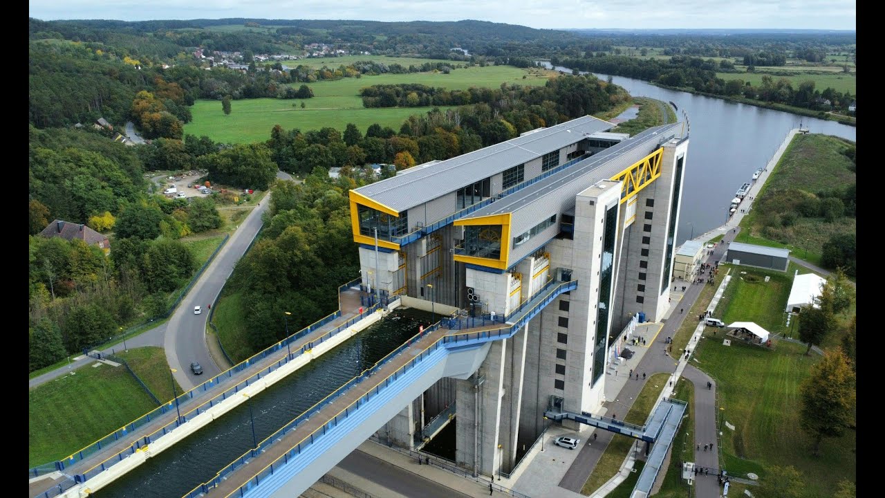 Gigantischer Aufzug: Deutschlands größtes Schiffshebewerk eingeweiht ...