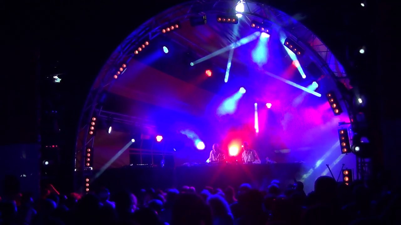 The Orb - Live @ Beecamp 2013 - YouTube