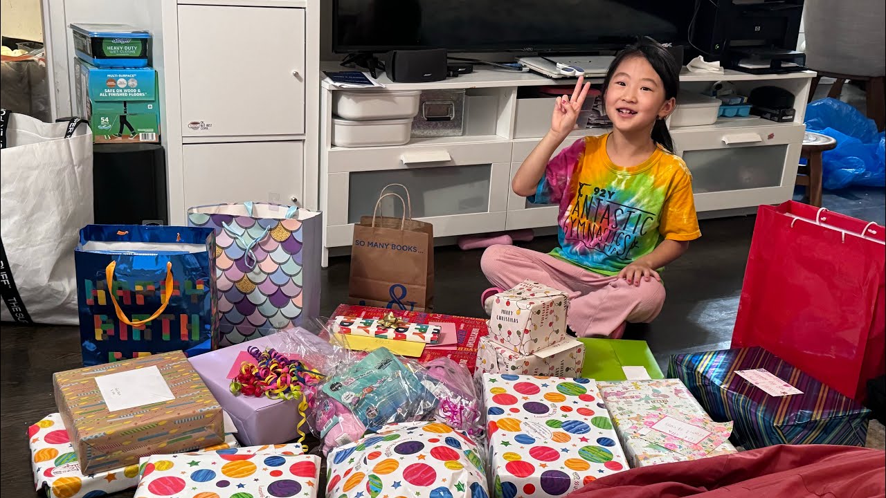 Unbox birthday gifts! - YouTube