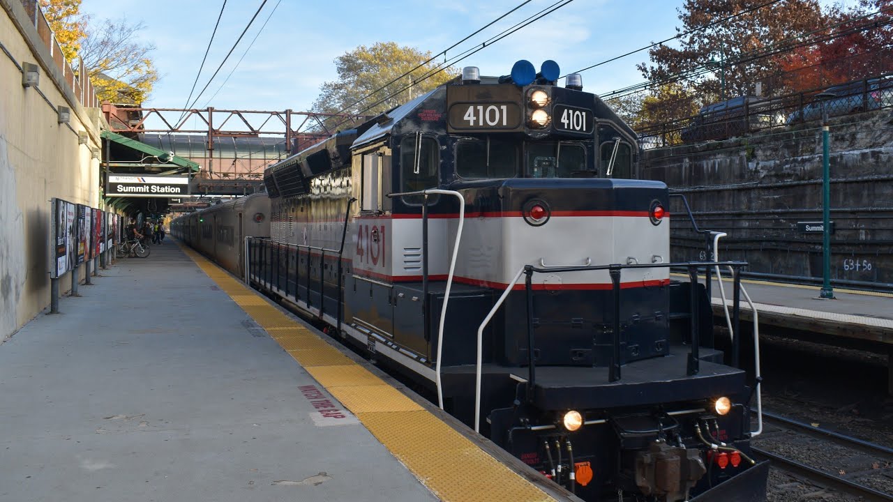 NJTR 4101 makes its way through Summit on 853 - YouTube