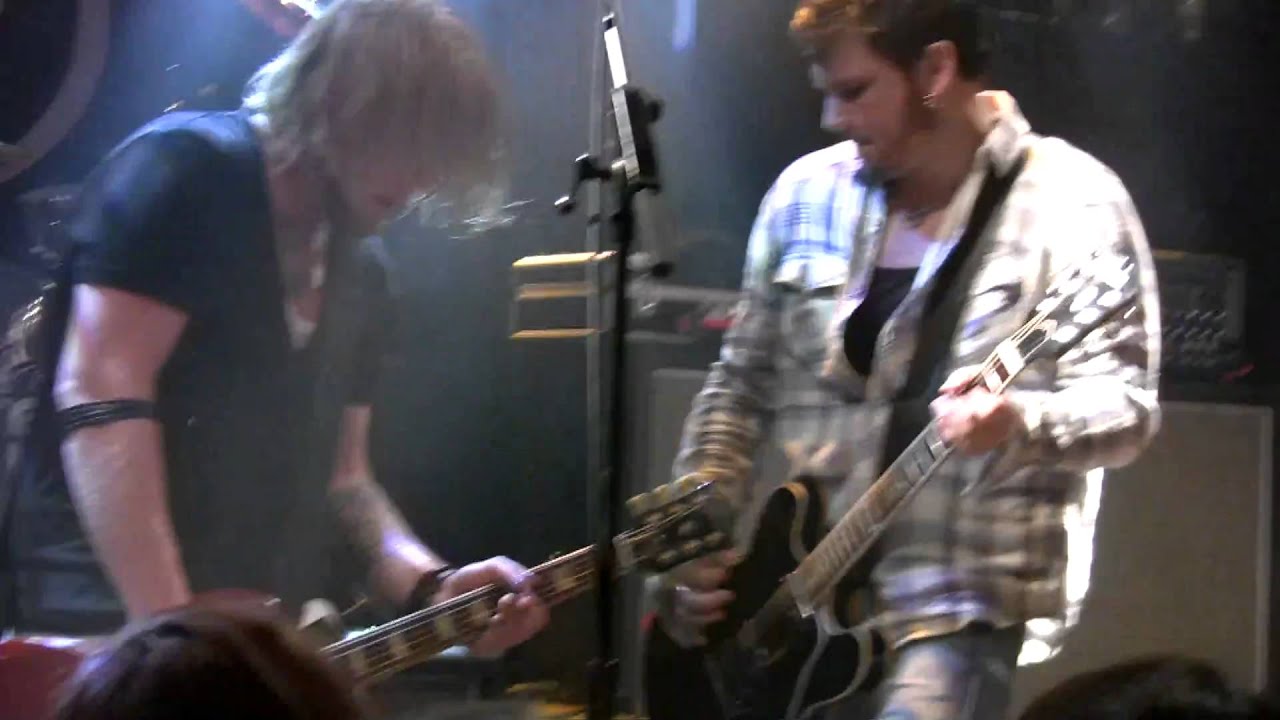 Von benzo, Salem al Fakir (keep on walking) - YouTube