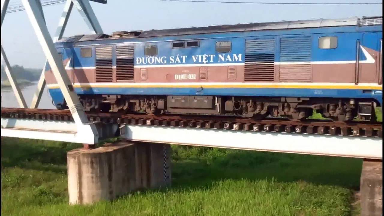 D19E - 970 - 970 locomotive trumpet double whistles - YouTube