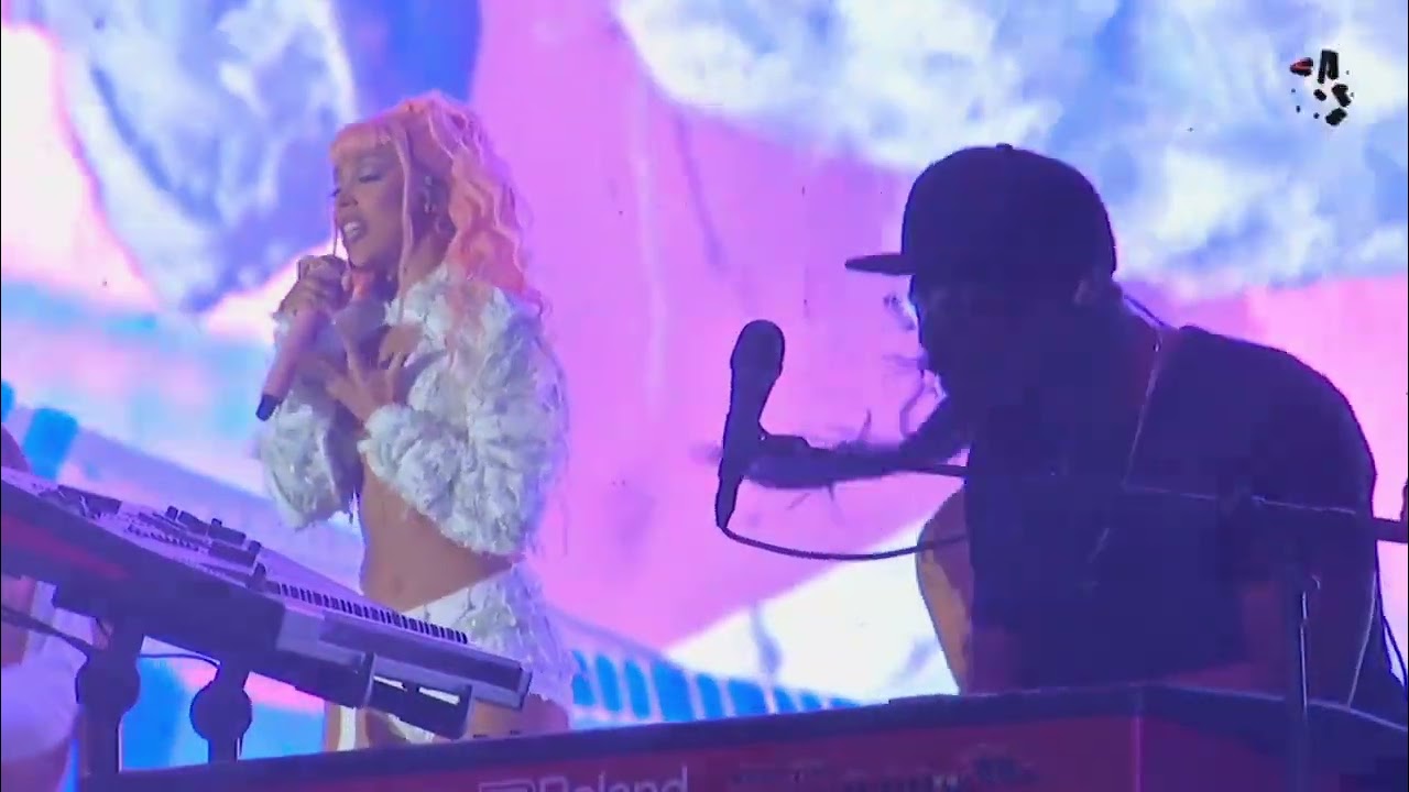 Doja Cat - Addiction (Live at Lollapalooza Chile) - YouTube