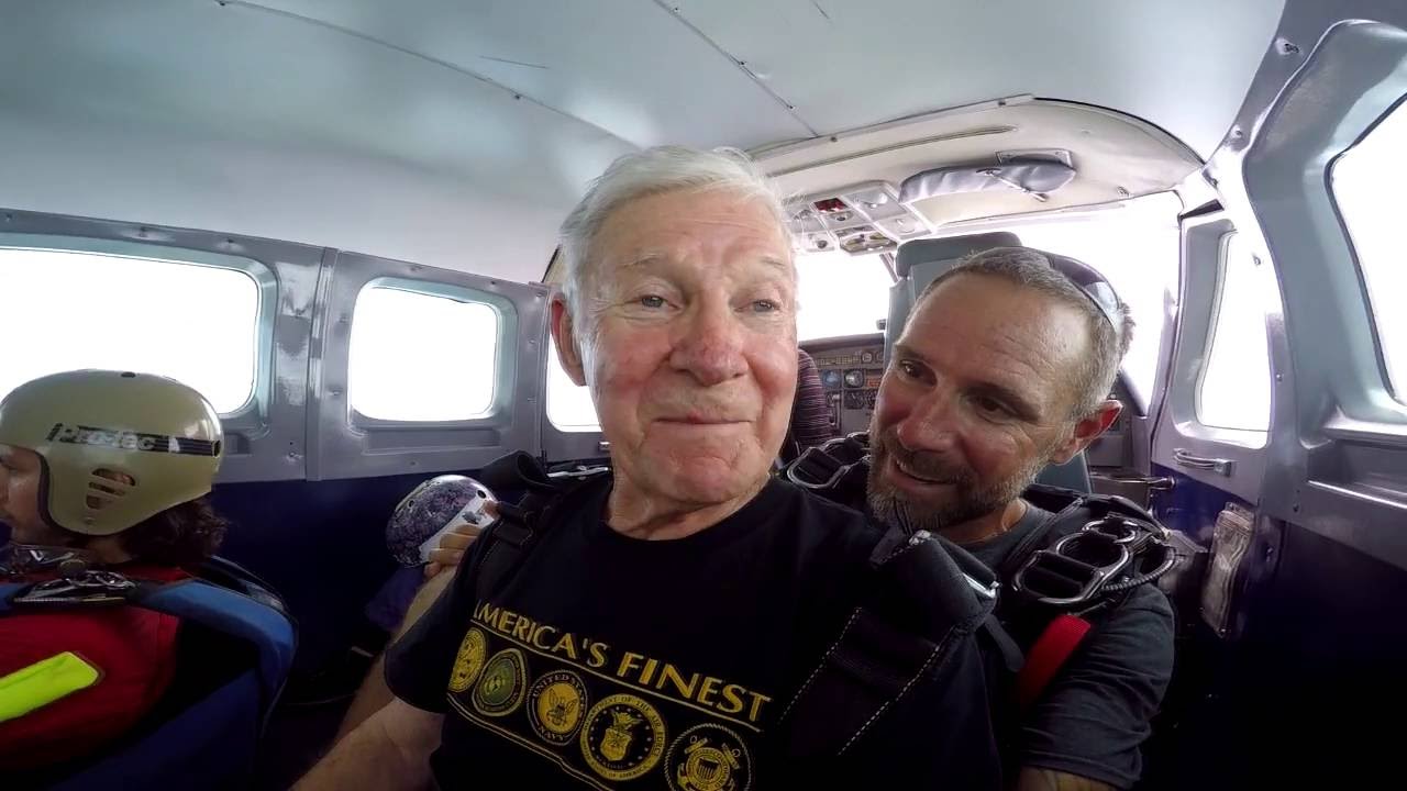Skydive Sebastian - Larry's Skydive - YouTube
