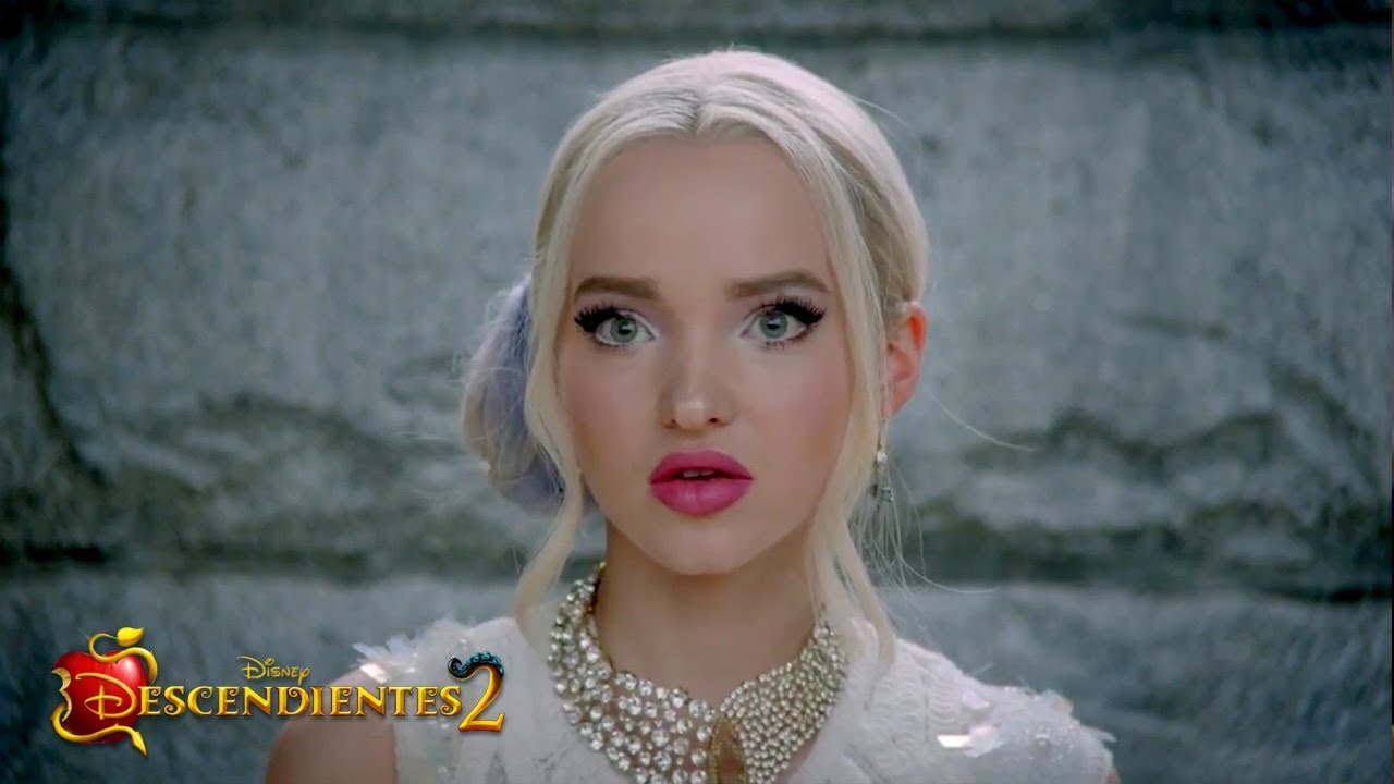 Mal es entrevistada | Descendientes 2 (SUB) Parte 1 - YouTube