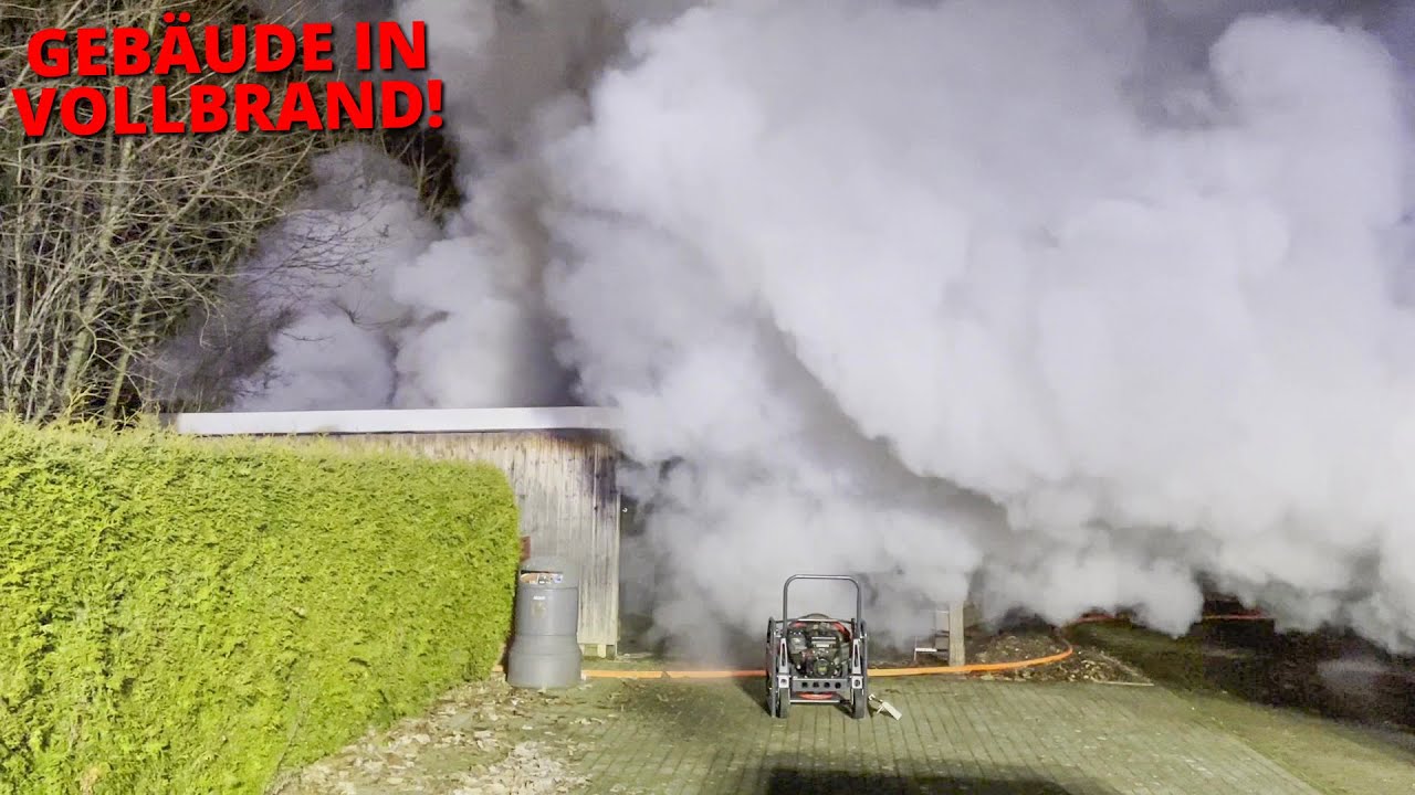 [GEBÄUDE IN VOLLBRAND!] - Massive Rauchentwicklung | Brandbekämpfung ...