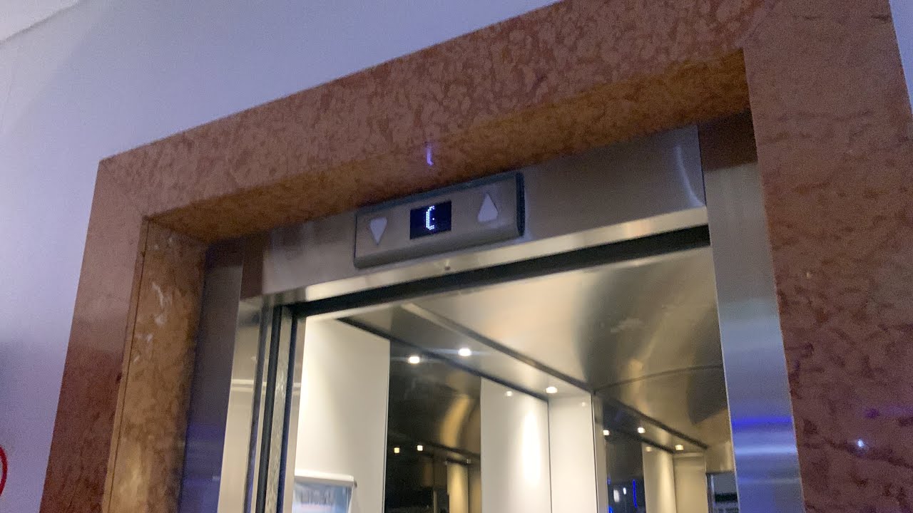 Bottom Drive! Kone traction lift @ Chevron Renaissance, Surfers ...