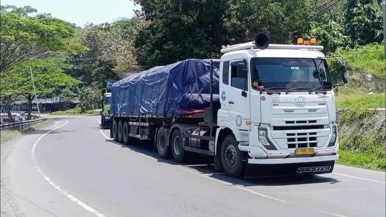TRUK BERAT KAWASAN MENANJAK!!! TRUK KONTAINER CARRIER TRUK GANDENGAN ...